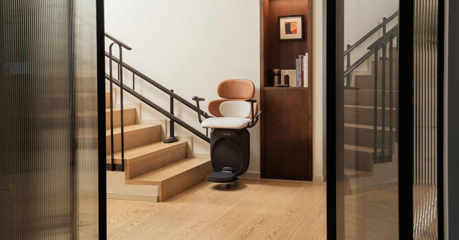 JOYA di Stannah: il montascale che integra design e mobilità domestica ...